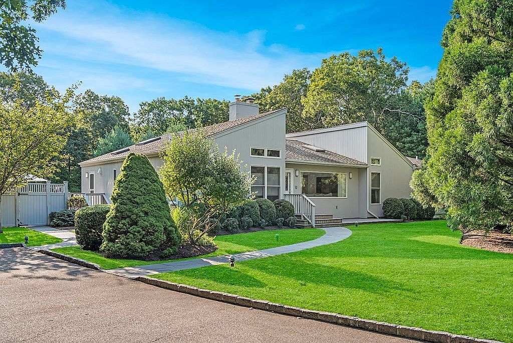 9 Rowman Ct, East Hampton, NY 11937 | Zillow