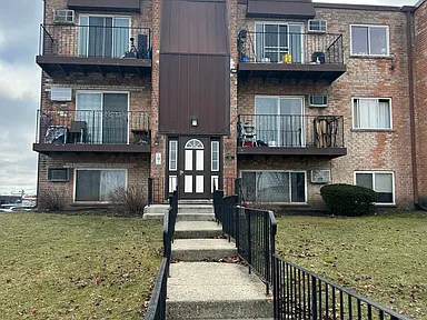 311 Hawthorne Cir Mount Prospect IL | Zillow