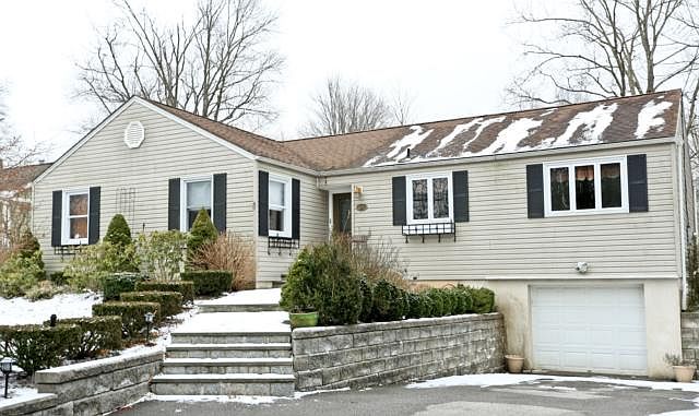 69 Daisy Farms Dr, New Rochelle, NY 10804 | Zillow