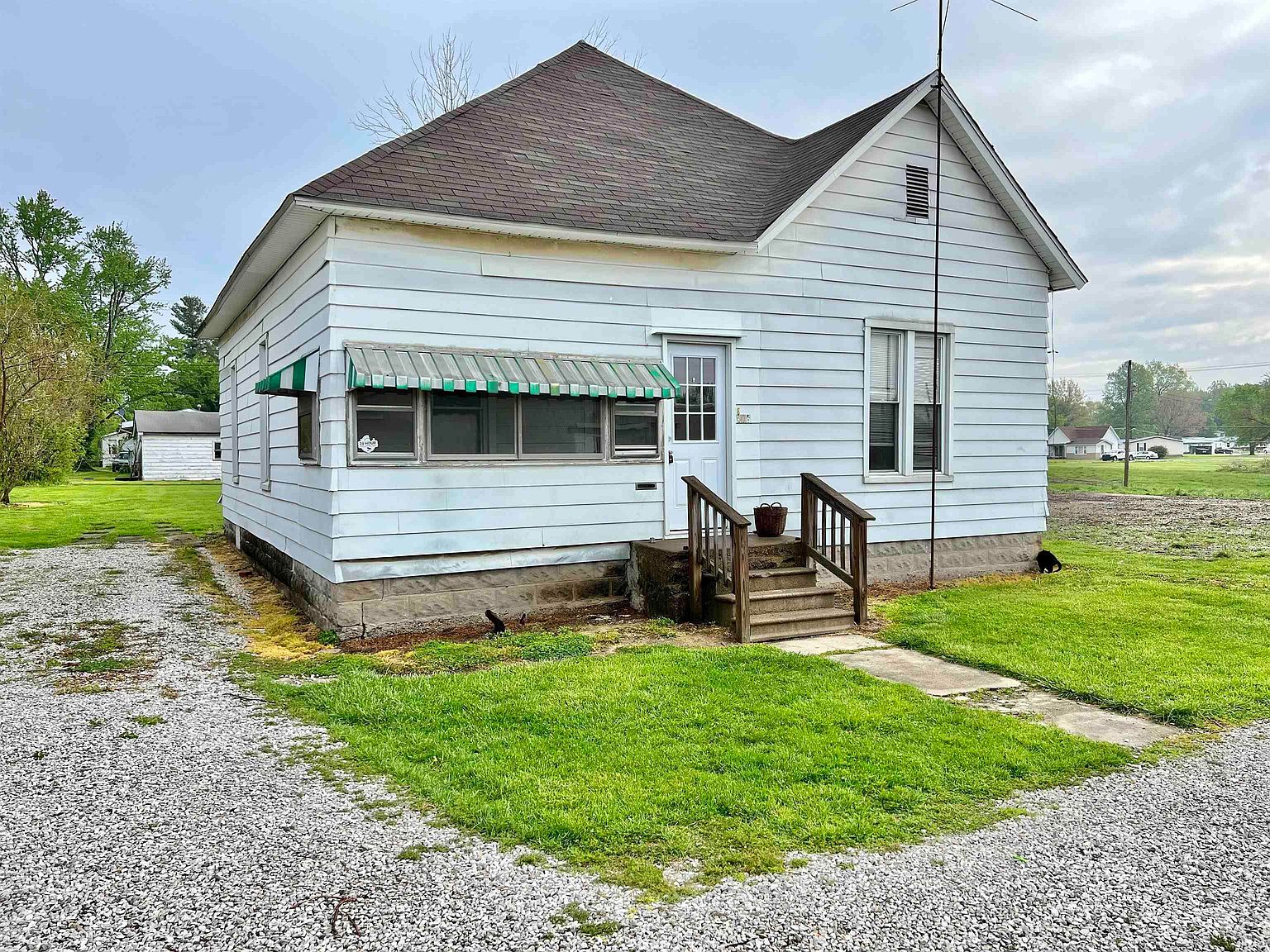 206 E Ohio St, Jasonville, IN 47438 | Zillow