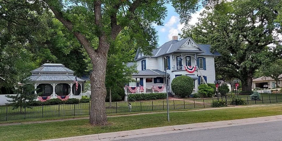 8 Charming Midwest Homes with Scenic Views and Historic Appeal - Haven ...