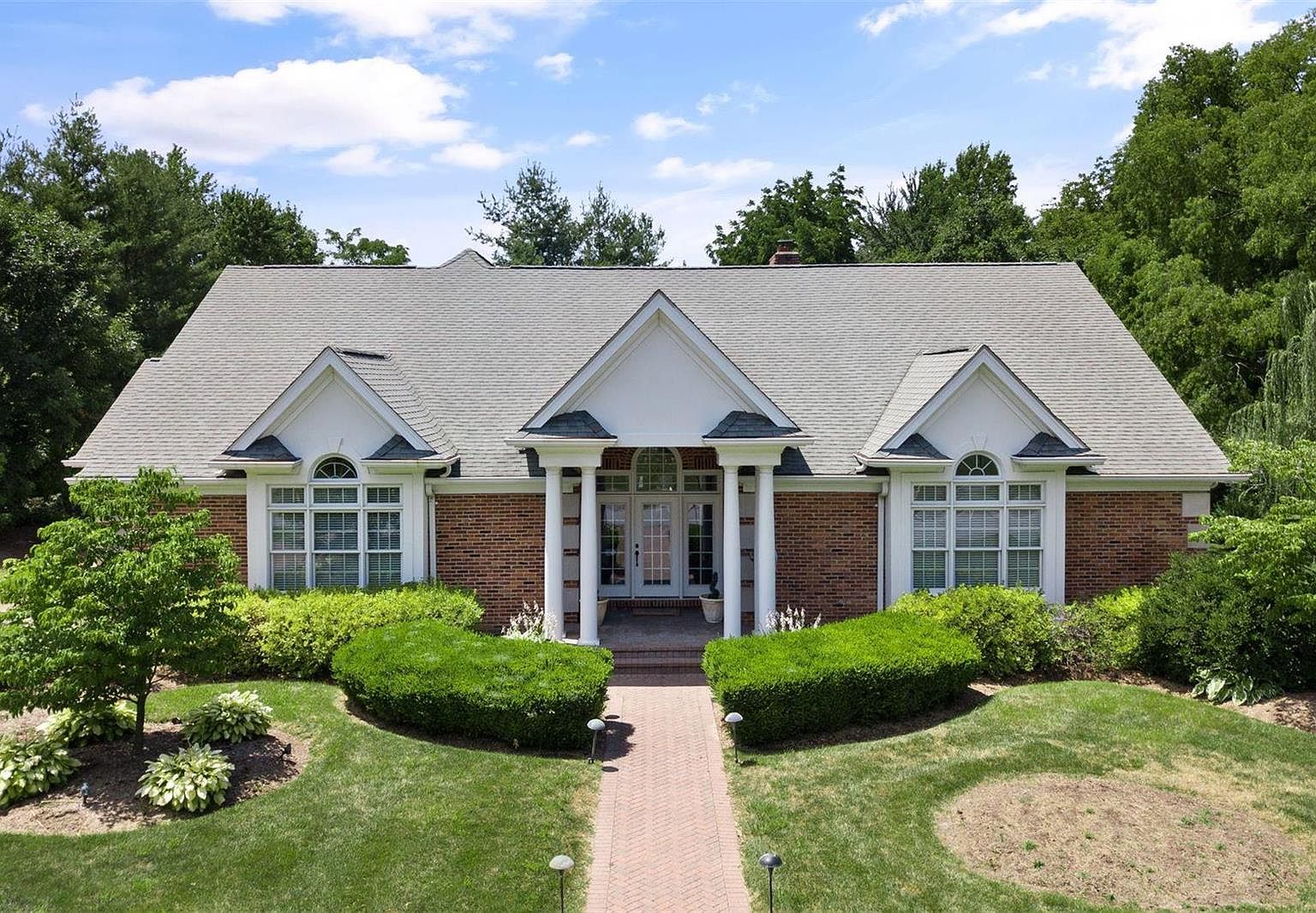 9018 Stonebridge Dr, Saint Louis, MO 63117 | Zillow