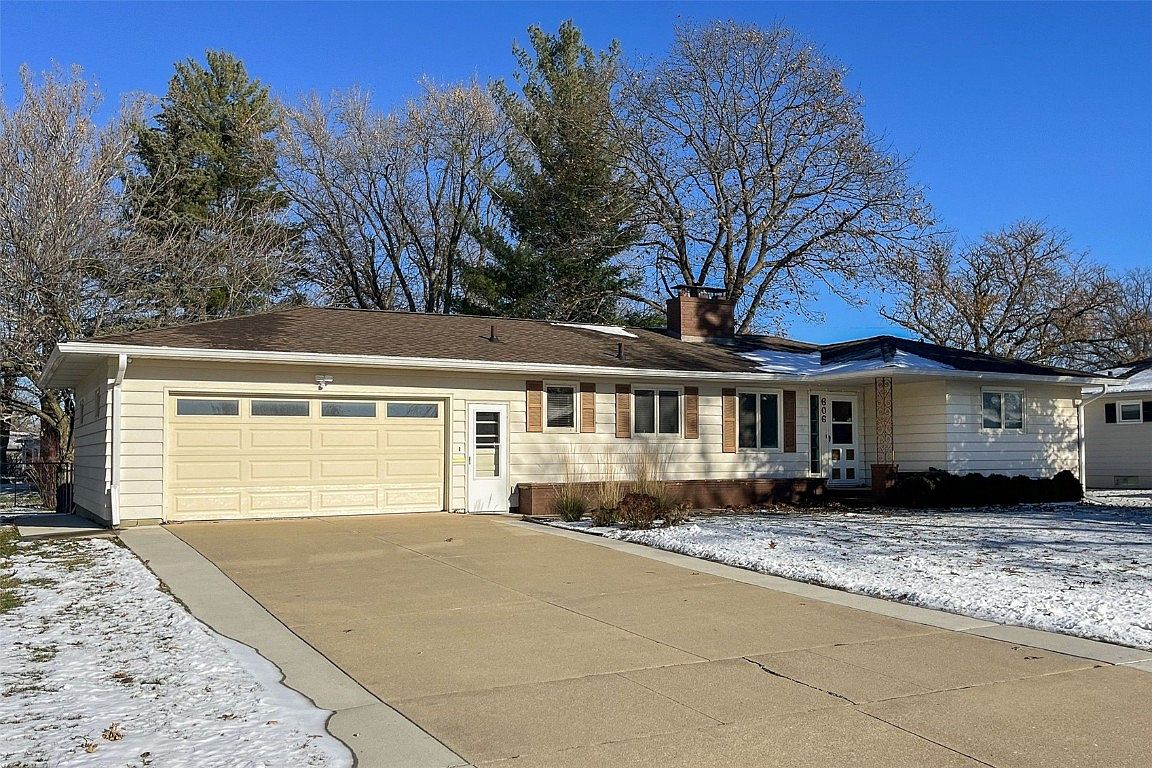 606 Hilltop Rd, Waterloo, IA 50701 | MLS #2400100 | Zillow