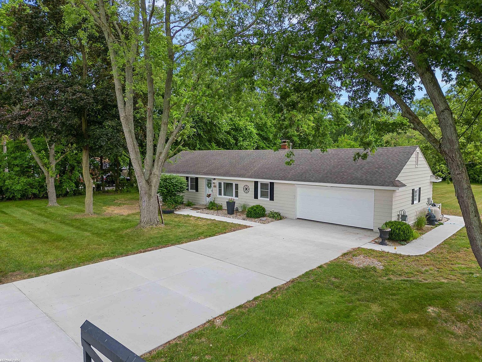 8240 Messmore Rd, Shelby Township, MI 48317 | MLS #50116352 | Zillow