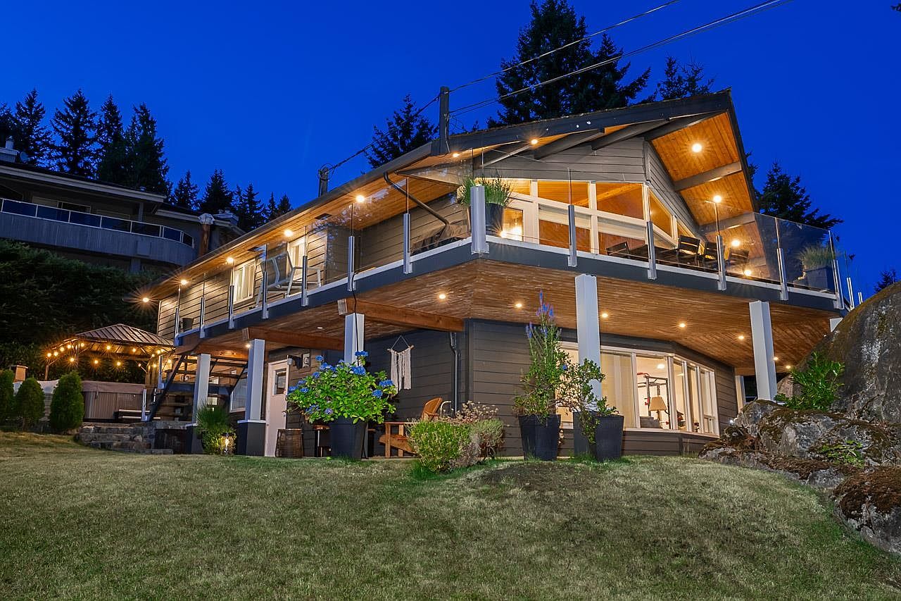 4375 Woodcrest Rd, West Vancouver, BC V7S 2V9 | MLS #R3021159 | Zillow