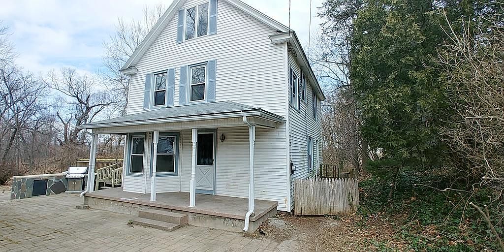 7 Leo St, Springfield, MA 01151 | Zillow
