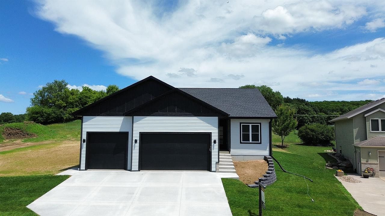 935 Hay Creek Trail, Reedsburg, WI 53959 | MLS #2001085 | Zillow