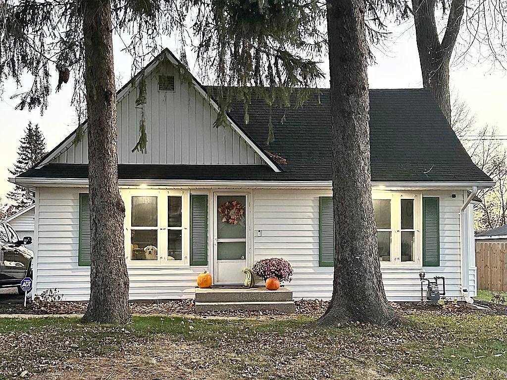 1170 144th Ave, Moline, MI 49335 | Zillow