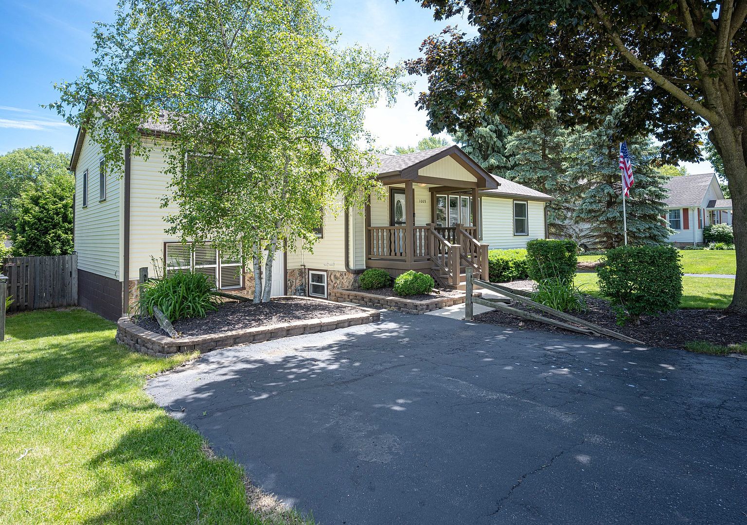 1009 Franklin Ave, Winthrop Harbor, IL 60096 | Zillow