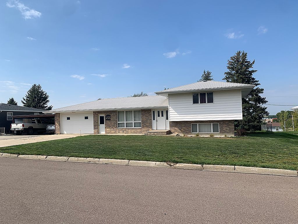 1106 E 10th St, Winner, SD 57580 | Zillow