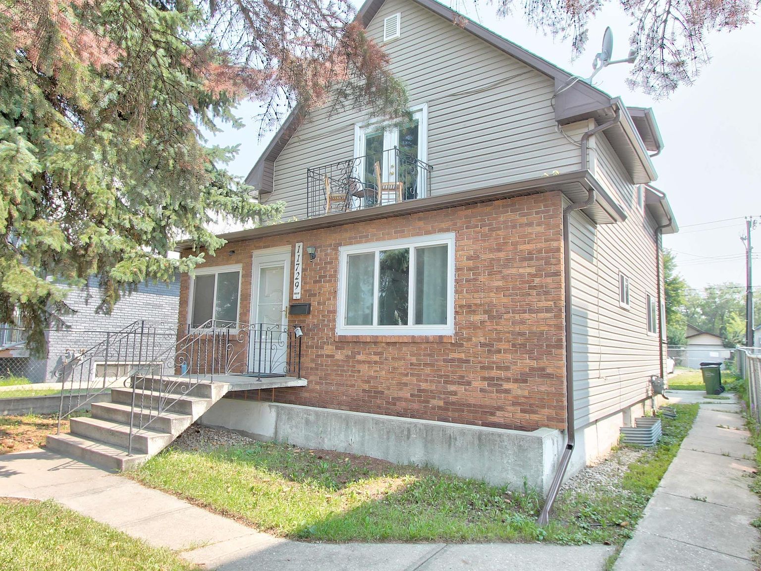 11729 101st St NW, Edmonton, AB T5G 2B5 | MLS #E4351447 | Zillow