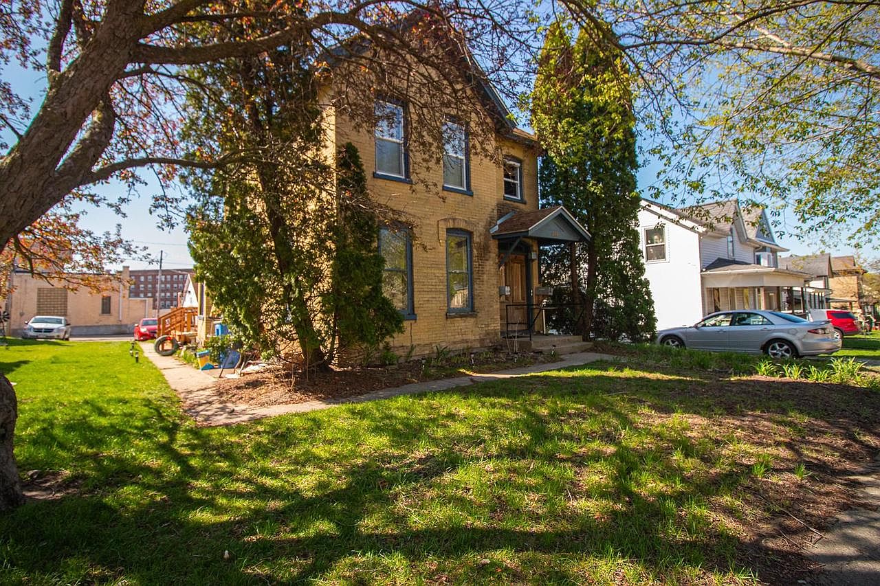 208 West PLEASANT STREET, Portage, WI 53901 | Zillow