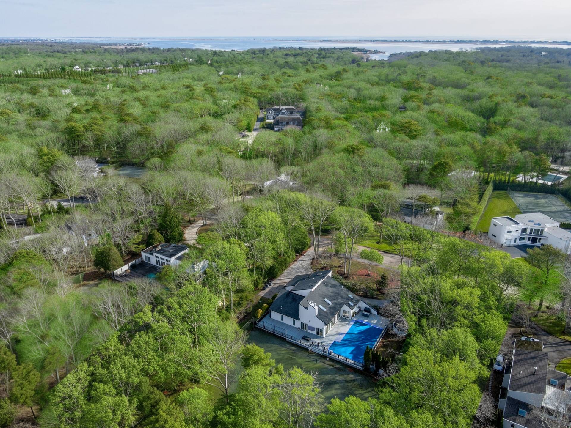 7 Midhampton Ct, Quogue, NY 11959 | Out East