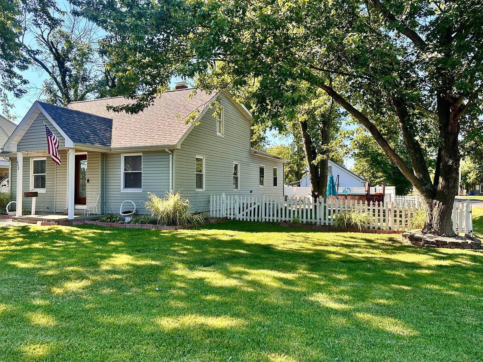 402 Flora Ave, Flora, IL 62839 | MLS #11195385 | Zillow