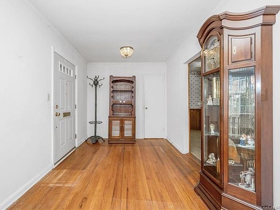 25 Robins Crescent UNIT 25, New Rochelle, NY 10801 | Zillow