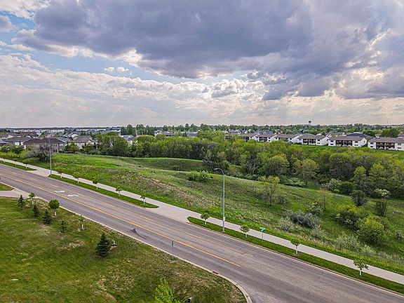 13th St SE, Minot, ND 58701 | MLS #240944 | Zillow