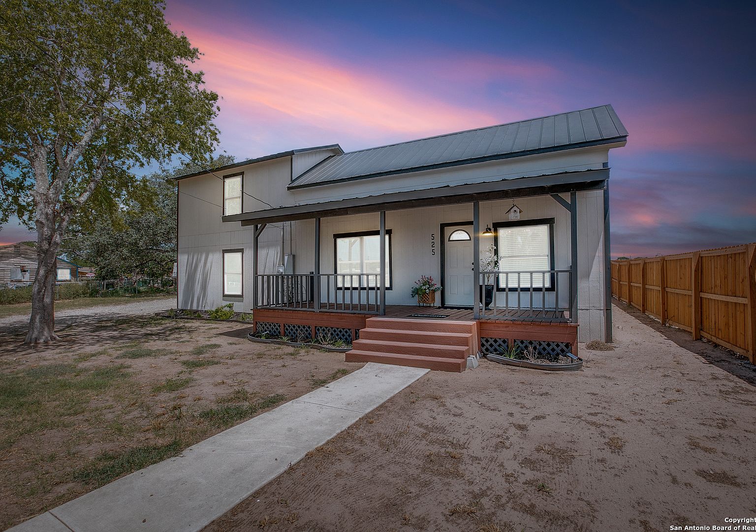 525 Rossville, Devine, TX 78016 | Zillow