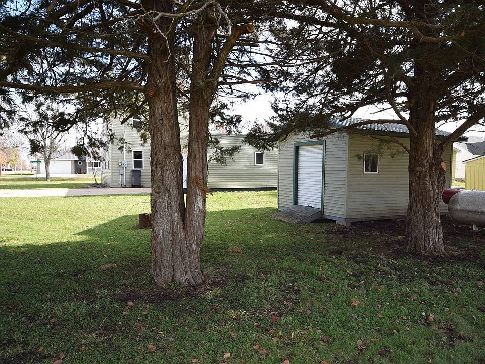 202 W Dakota St, Rosholt, SD 57260 | MLS #11223511 | Zillow