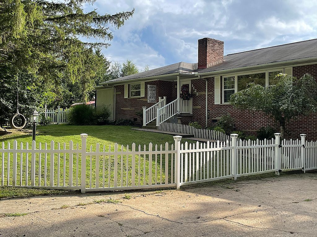 1123 Country Club Rd, Oak Hill, WV 25901 | Zillow