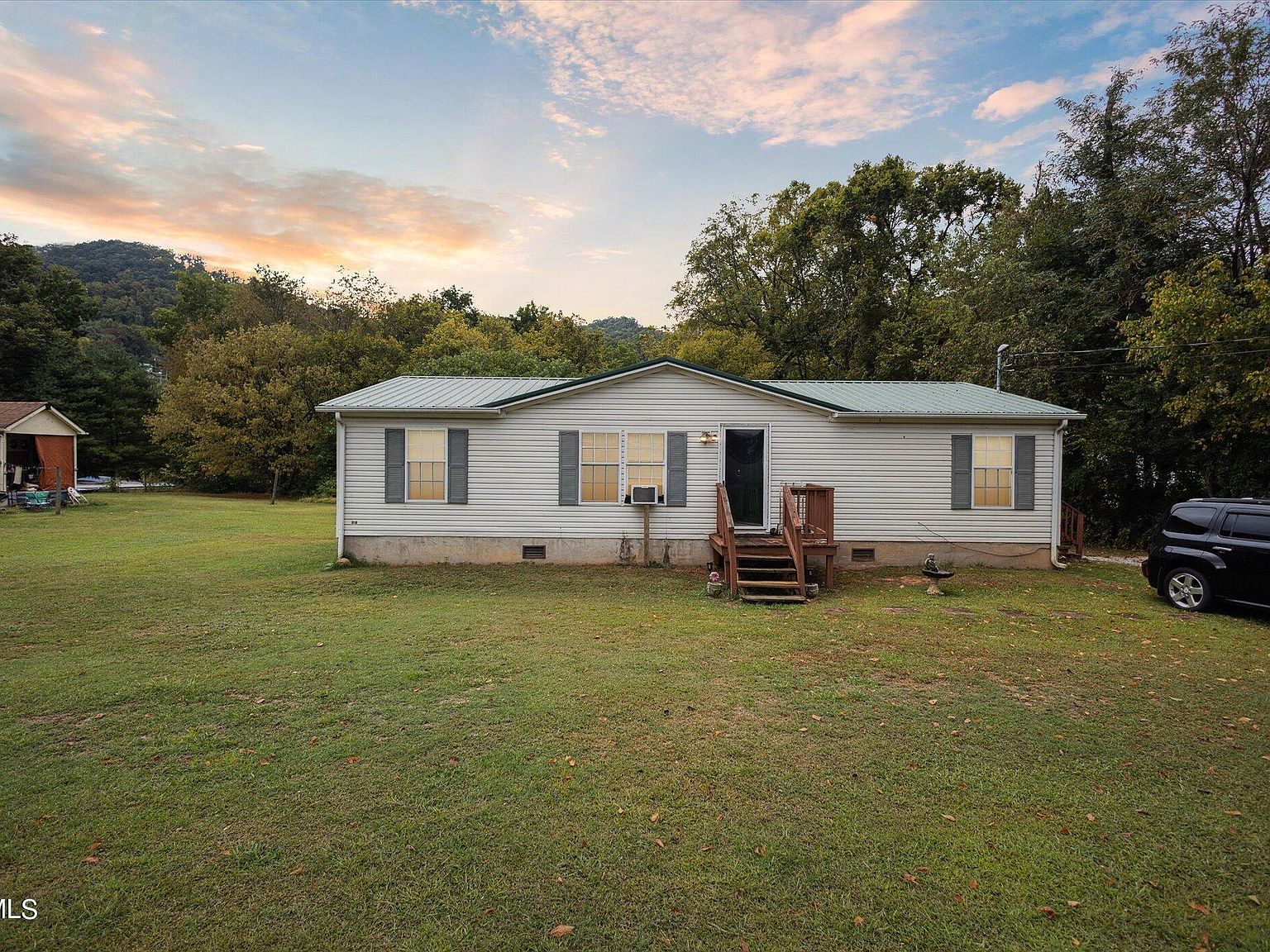 300 & 302 Railroad St, Erwin, TN 37650 | Zillow