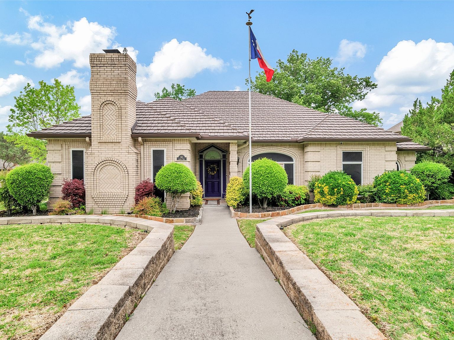 88 Legend Rd, Benbrook, TX 76132 | MLS #20582399 | Zillow