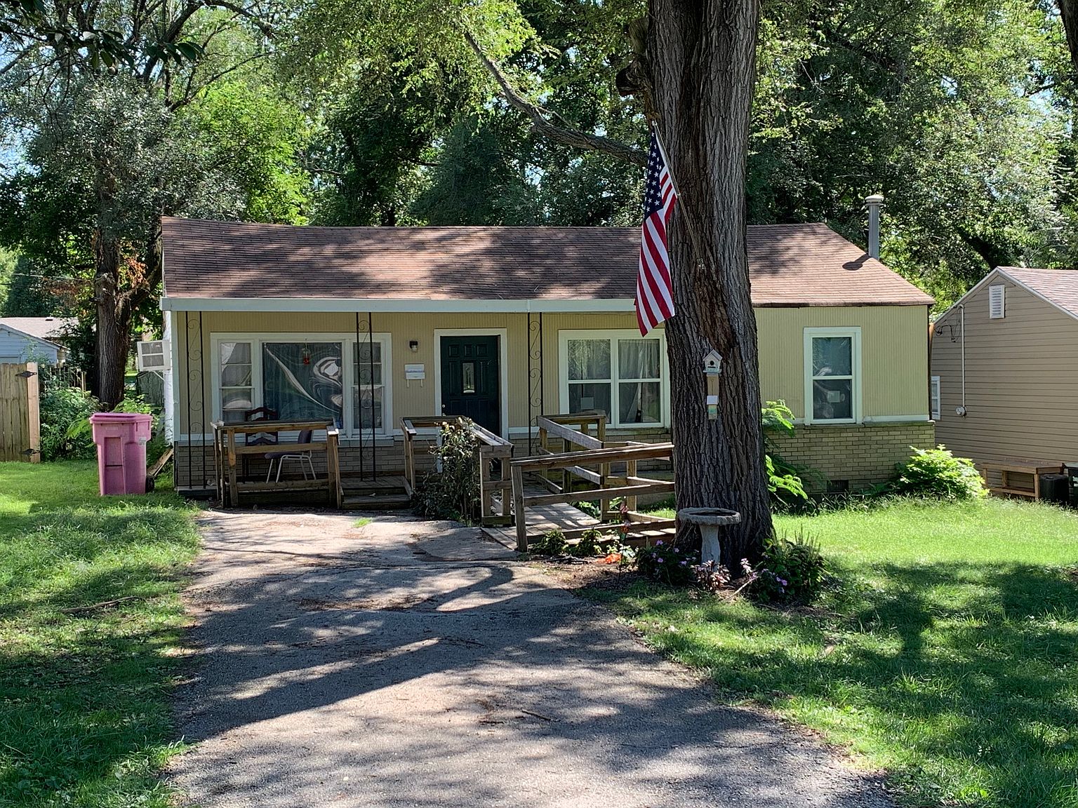 1540 E Nora St, Springfield, MO 65803 | Zillow