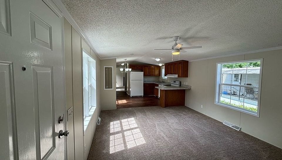 557 SW Cutoff #70, Auburn, MA 01501 | Zillow