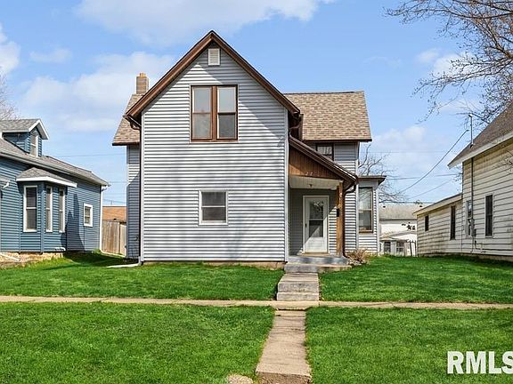 2727 Pershing Blvd, Clinton, IA 52732 | Zillow