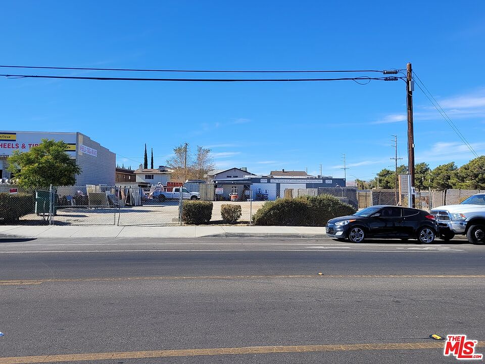 38755 6th St E, Palmdale, CA 93550 | MLS #24-468337 | Zillow
