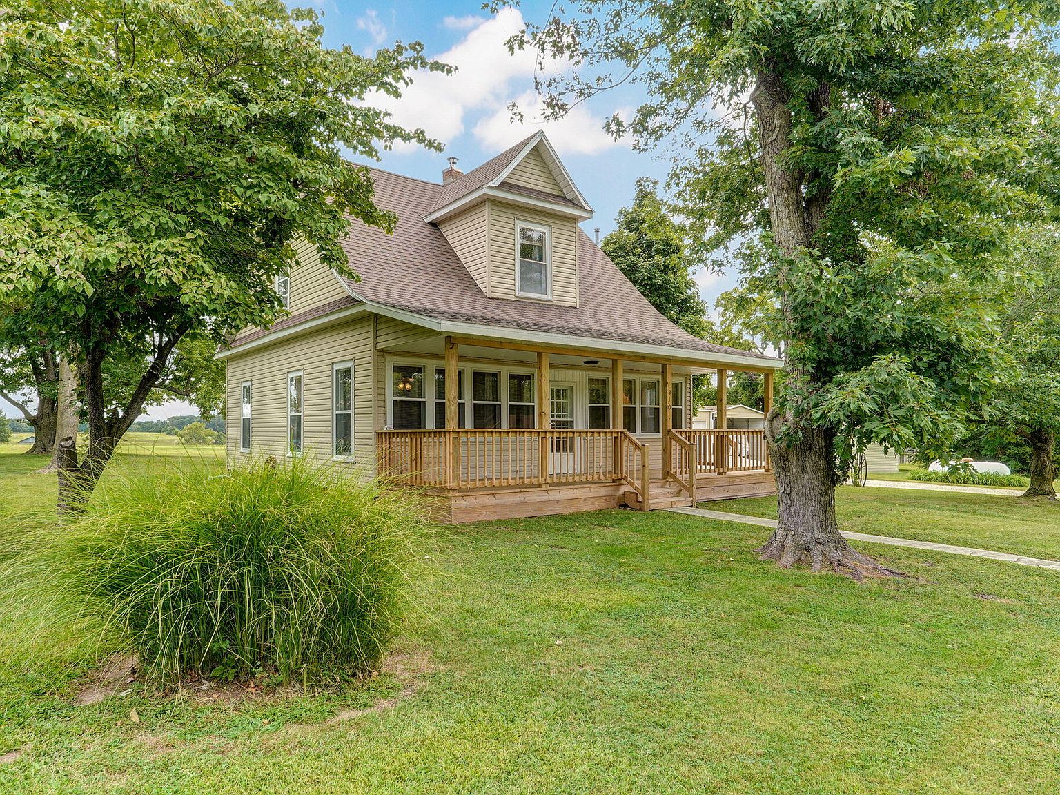 310 South Gilmore Avenue, Miller, MO 65707 | MLS #60251655 | Zillow