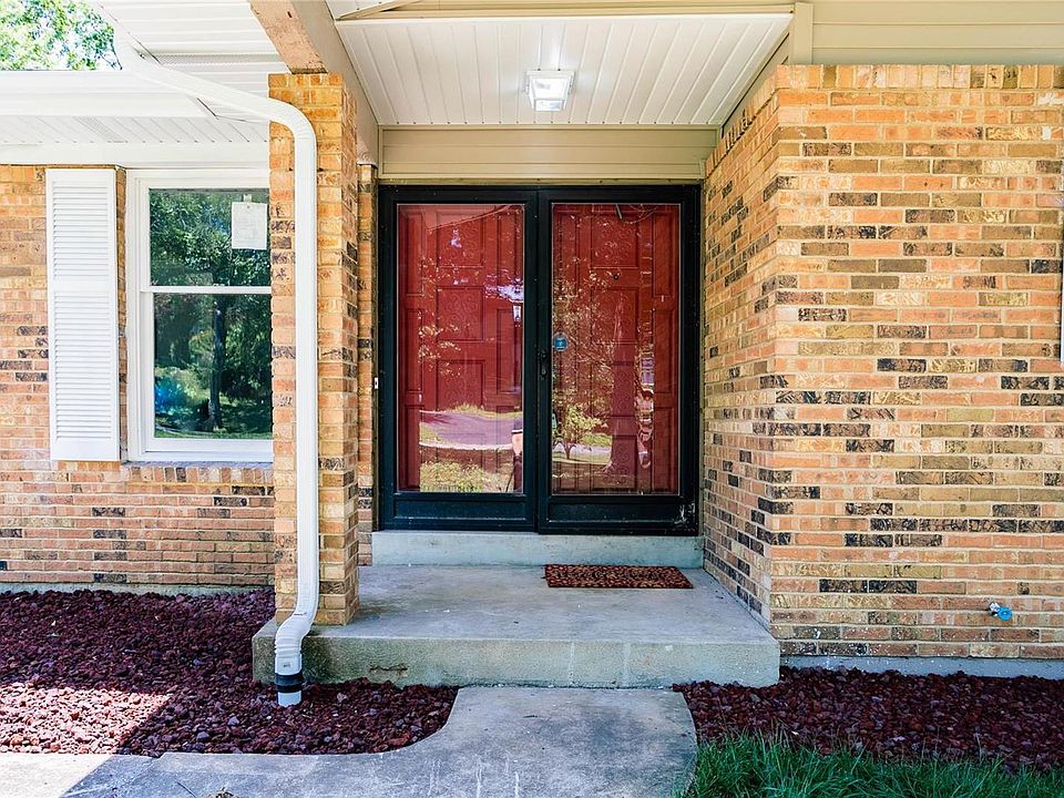 532 Hunters Ridge Dr, Saint Louis, MO 63135 | Zillow