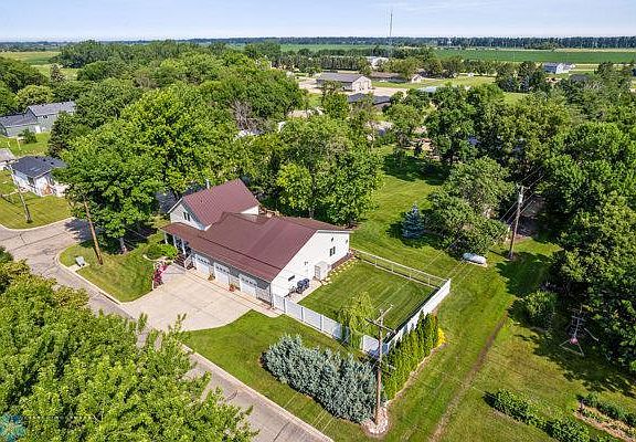 201 3rd St NE, Hankinson, ND 58041 | MLS #6569110 | Zillow