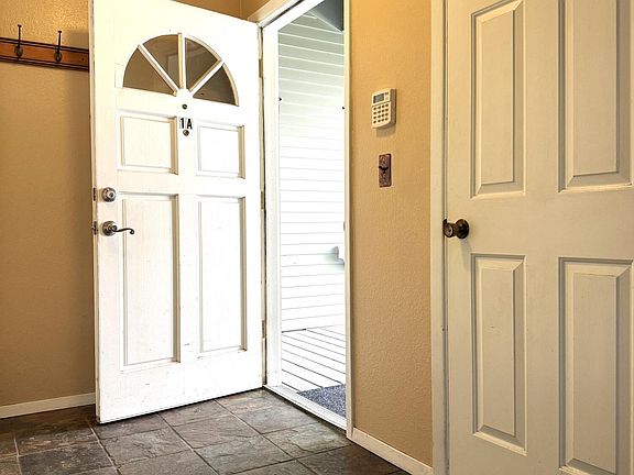 3601 Raspberry Rd APT 1A, Anchorage, AK 99502 | Zillow