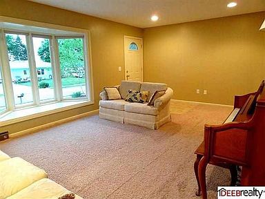 220 N 8th St, Springfield, NE 68059 | Zillow