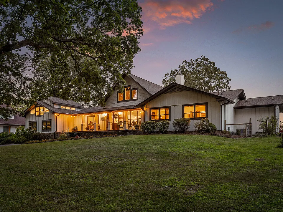 6 Stunning Tennessee Homes with Scenic Views, Luxurious Features, and ...