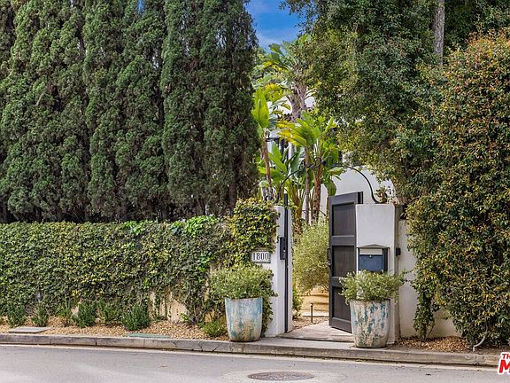 1800 Angelo Dr, Beverly Hills, CA 90210 | MLS #24-372849 | Zillow