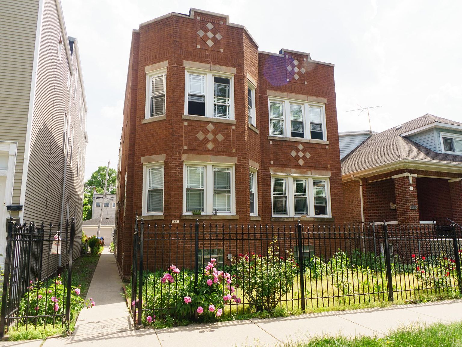 2821 W Fletcher St #1M, Chicago, IL 60618 | Zillow