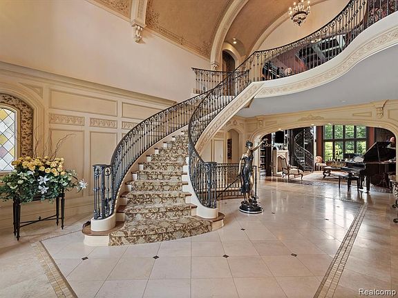 5537 Orchard Ridge Dr, Rochester, MI 48306 | MLS #20230089656 | Zillow