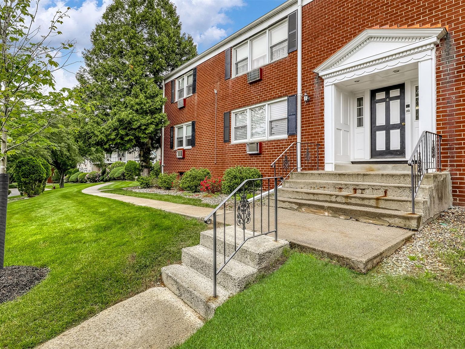 9 Danbury Court #1601, Suffern, NY 10901 | Zillow