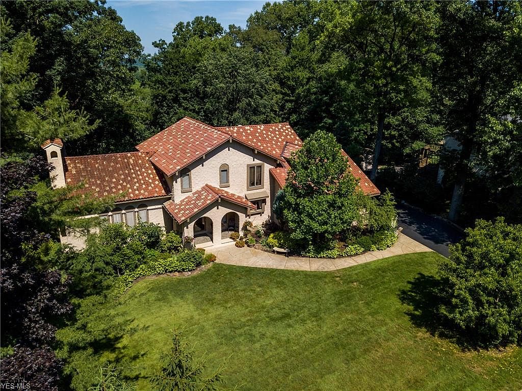 610 Shadowood Ln SE, Warren, OH 44484 | Zillow