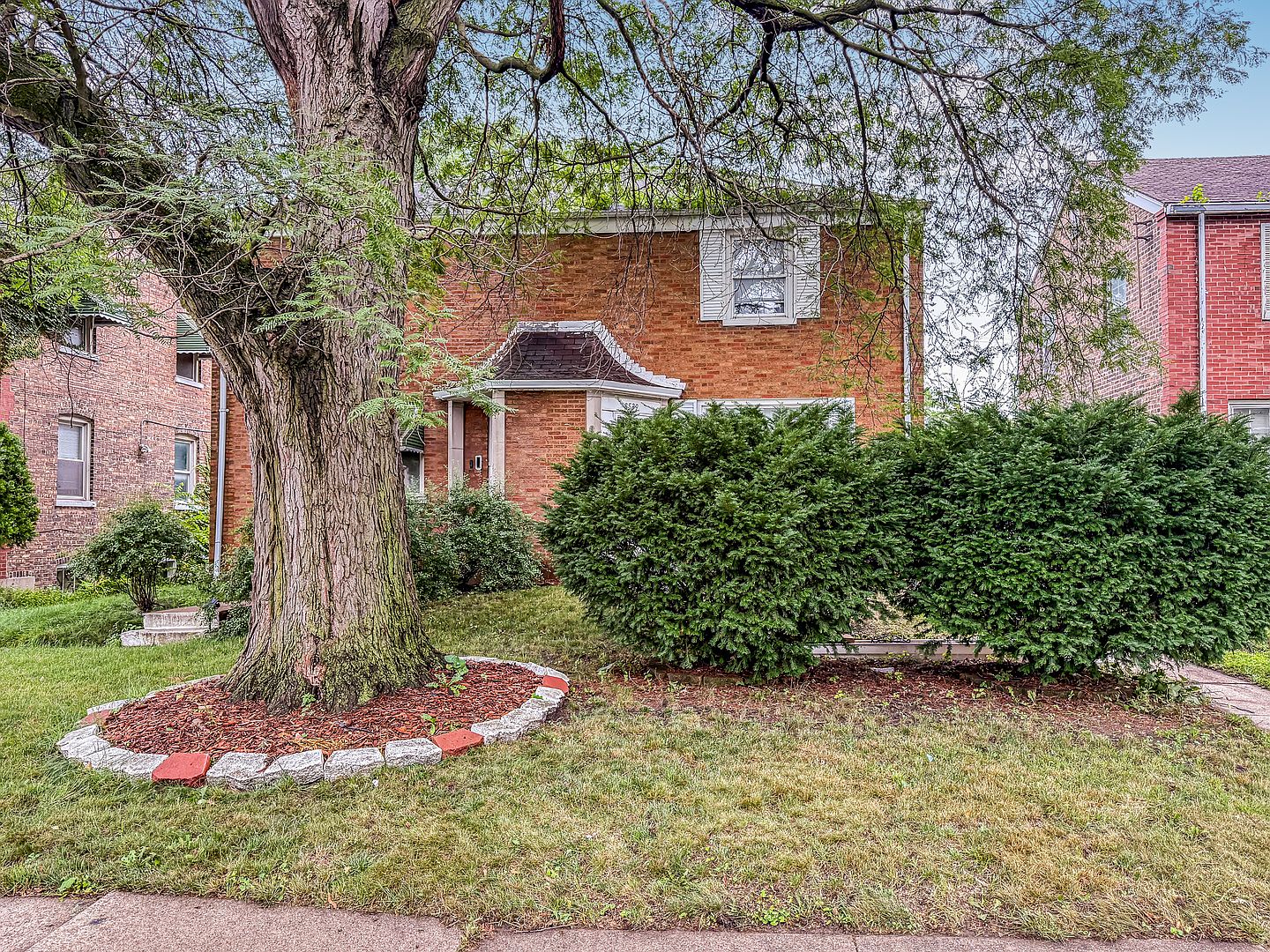 8539 S Saint Lawrence Ave, Chicago, IL 60619 | Zillow