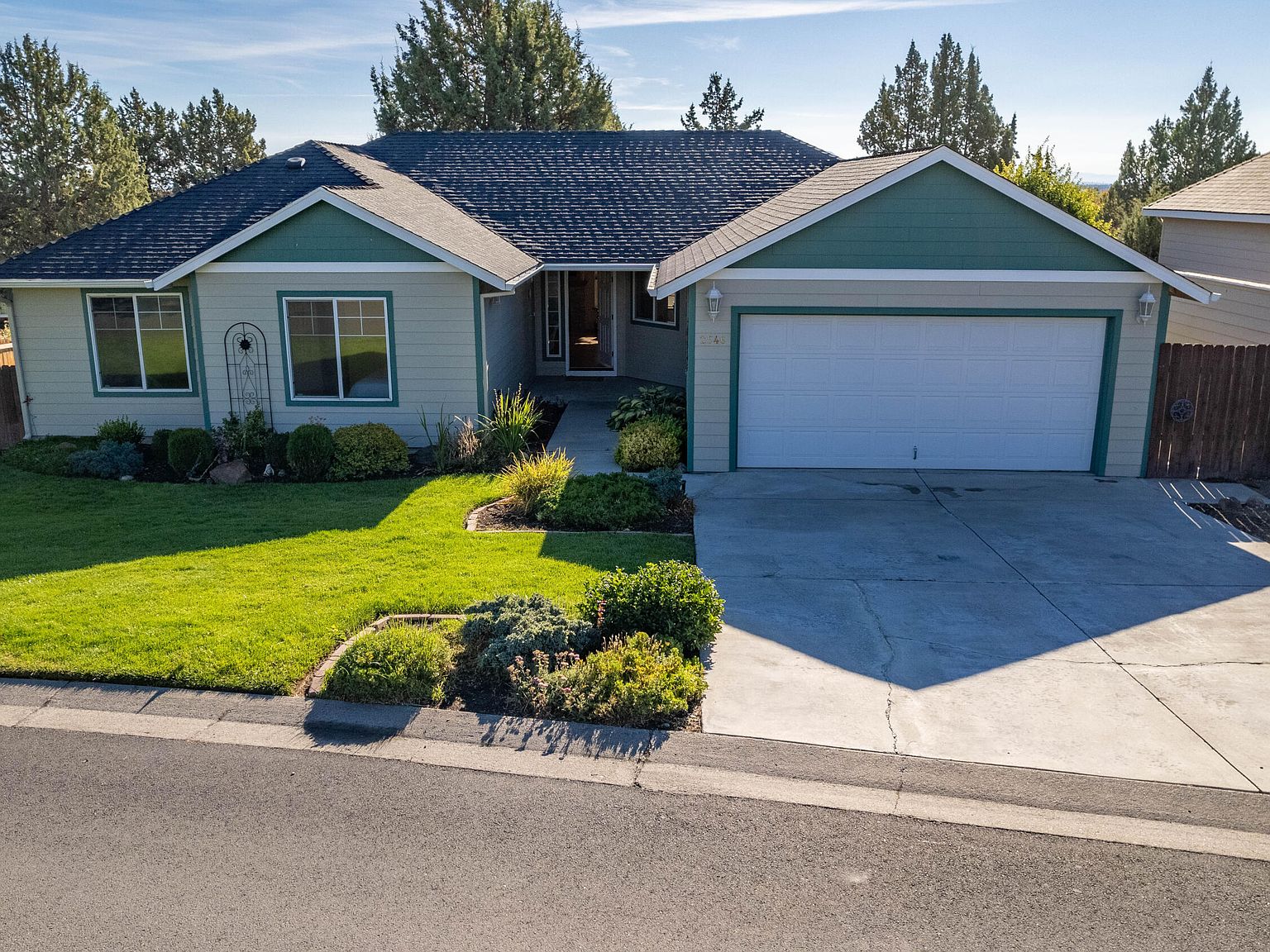 2546 SW Valleyview Dr, Redmond, OR 97756 | Zillow