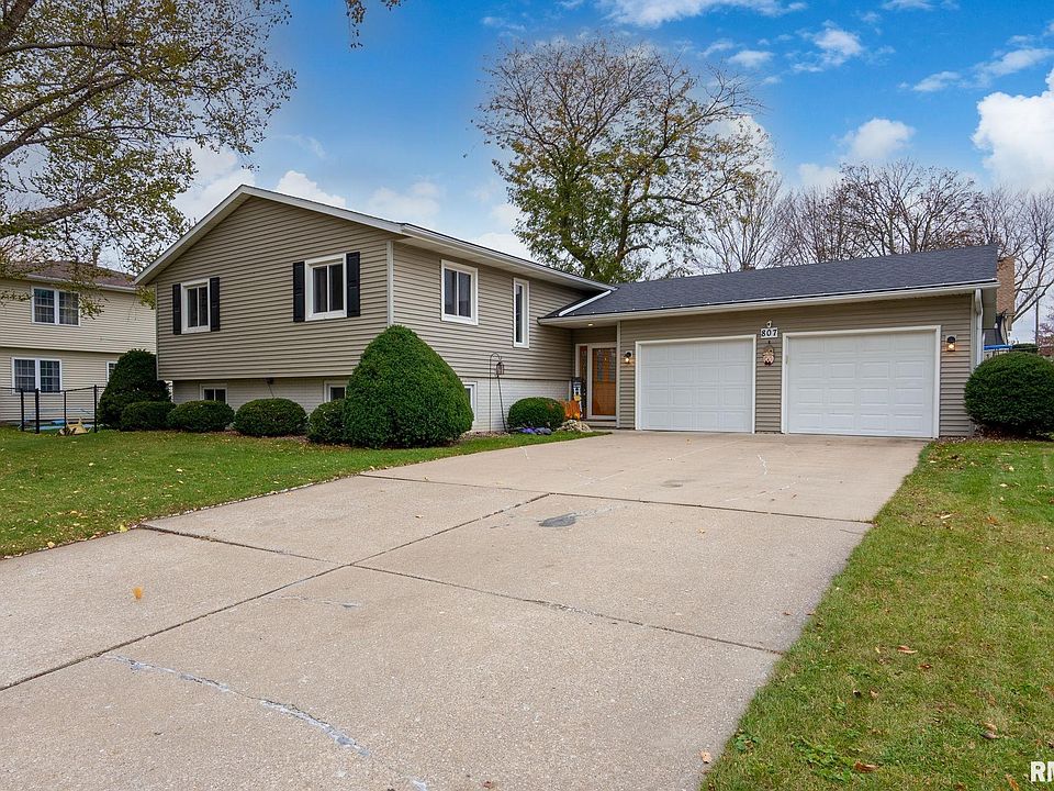 807 W Iowa St, Eldridge, IA 52748 | Zillow