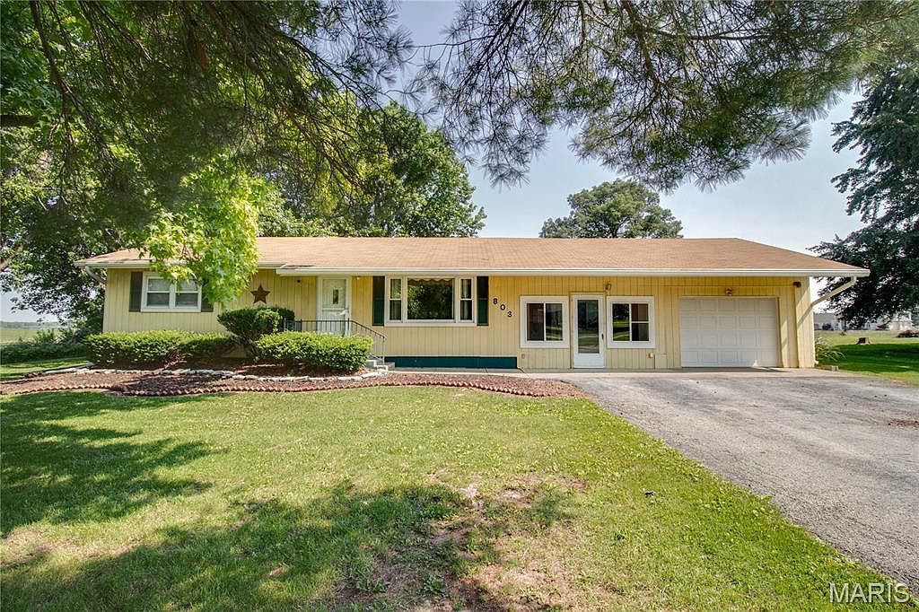 803 Hollow Ave, Jerseyville, IL 62052 | Zillow