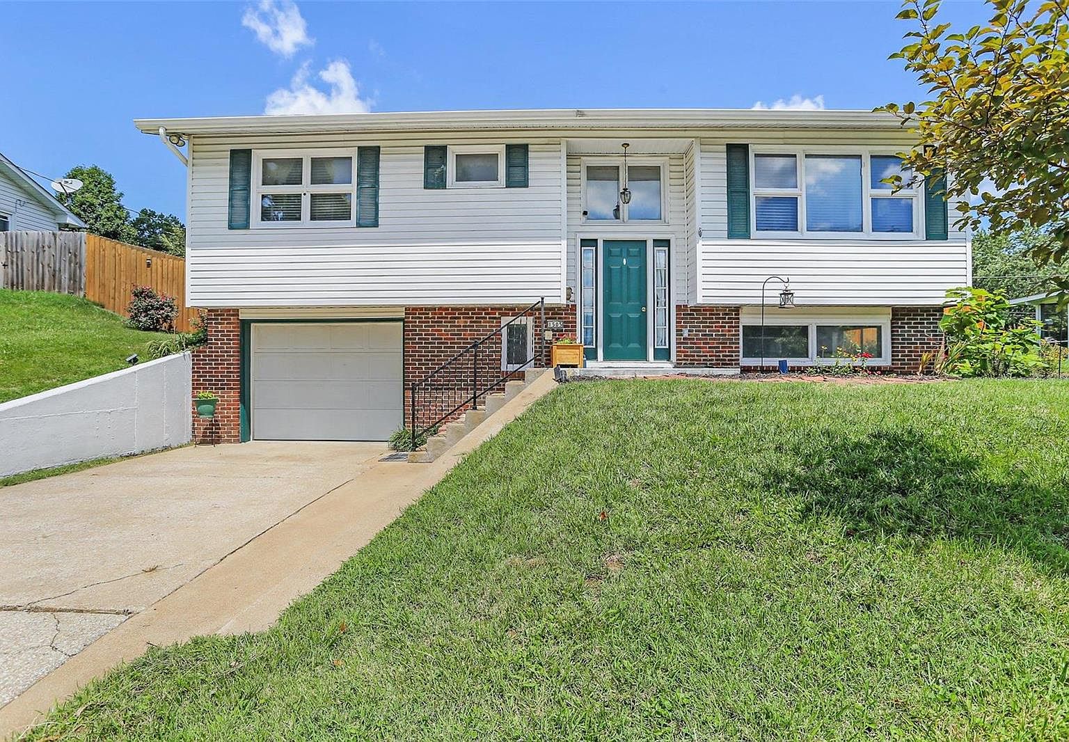 1505 E 5th St, Washington, MO 63090 | Zillow