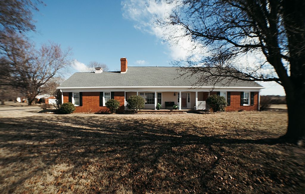 1424 Adams Ln, Henderson, KY 42420 | Zillow
