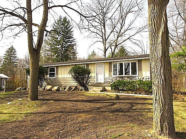 708 Carnes St, Fenton, MI 48430 | Zillow