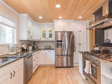 1253 SW Spring Garden St, Portland, OR 97219 | Zillow