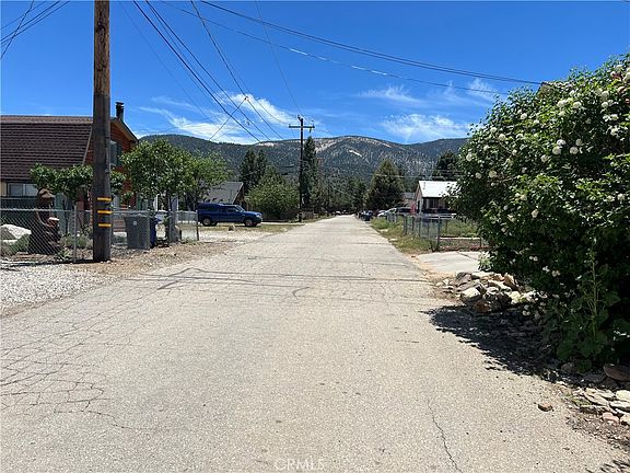 871 Pinon Ln, Big Bear City, CA 92314 | Zillow