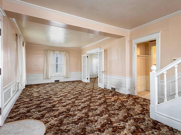 218 S Henry St, Walcott, IA 52773 | Zillow